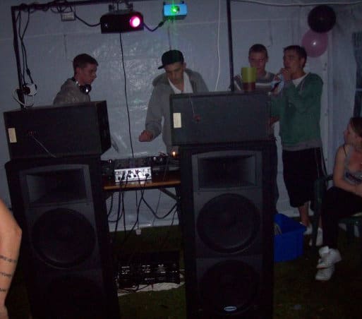 How to mix for beginners – A step by step guide to DJ Mix music tracks